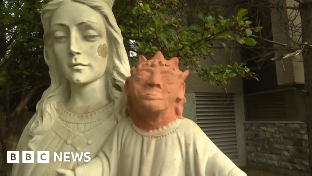 Canada church's baby Jesus statue turns heads - BBC News