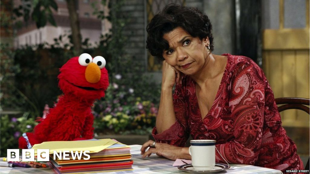 Sesame Street's Maria to retire after 44 years on show - BBC News