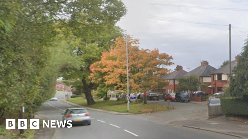 Man dies after car hits tree in Standish - BBC News