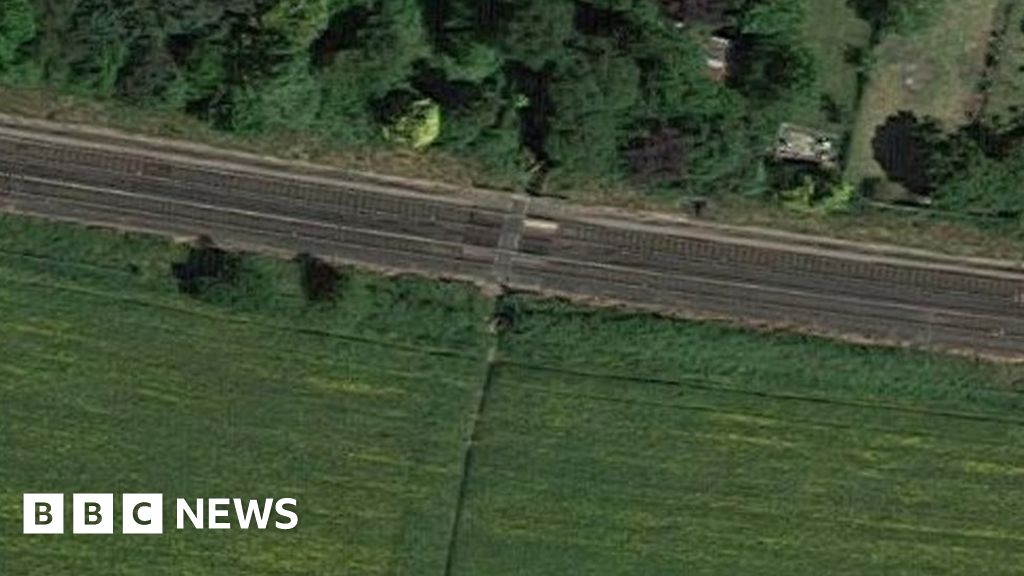 Wool rail crossing dangers 'exaggerated'