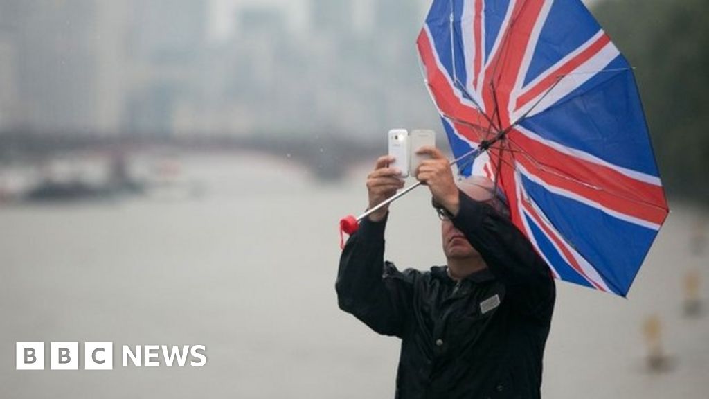 Wet weather warnings issued for northern England - BBC News