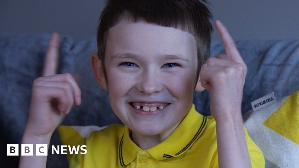 Sign language: 'I can communicate with someone just like me' - BBC News