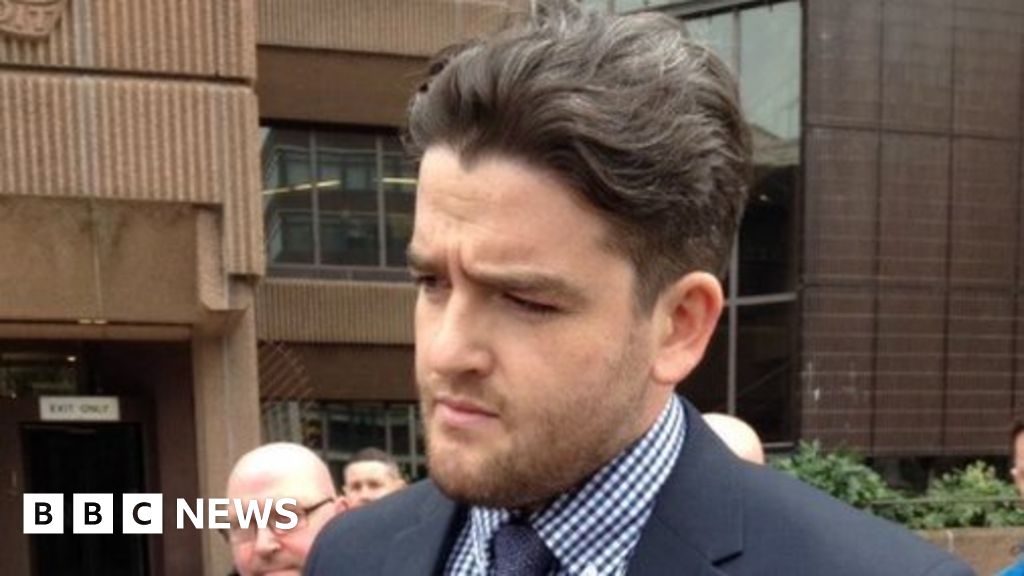 Martin Zee: Merseyrail guard cleared over woman's track fall - BBC News