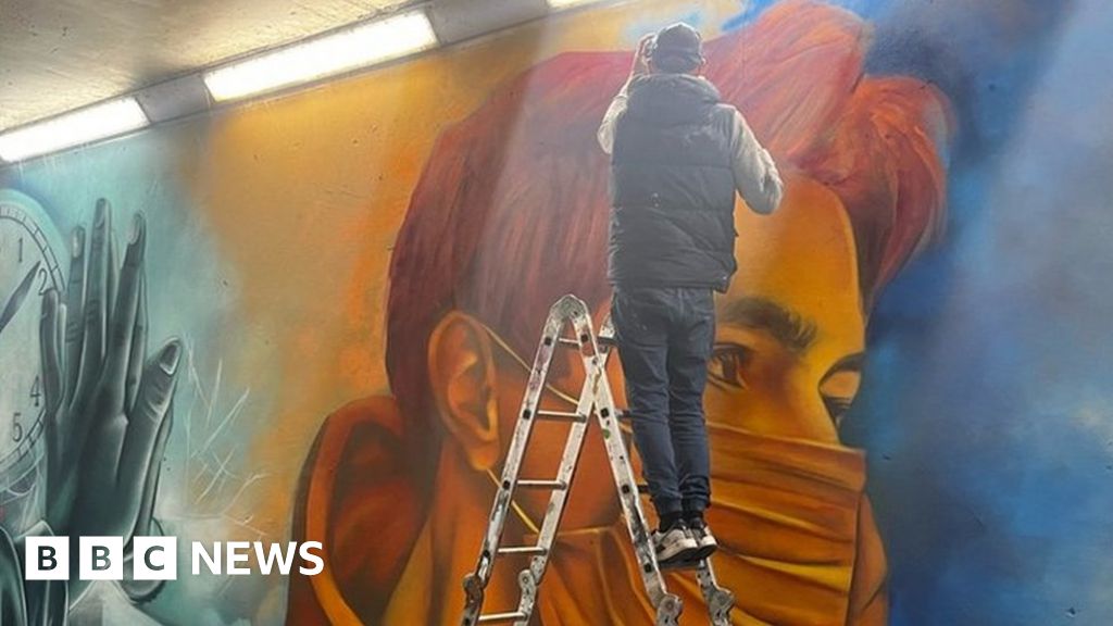 Peterborough's new mural reflects lockdown emotions - BBC News