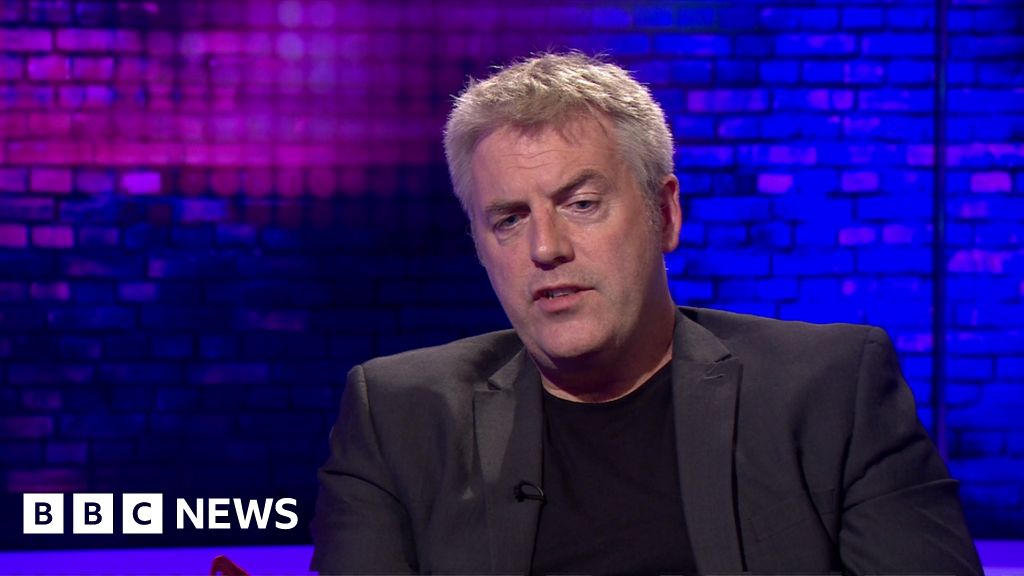 Reporter Donal McIntyre tricks of undercover reporting - BBC News