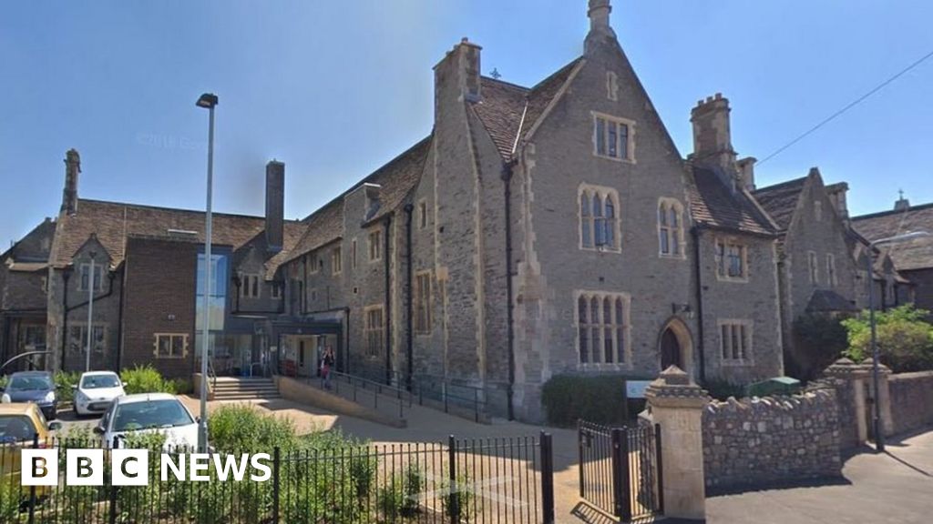 Steiner schools in Bristol and Frome in closure threat - BBC News
