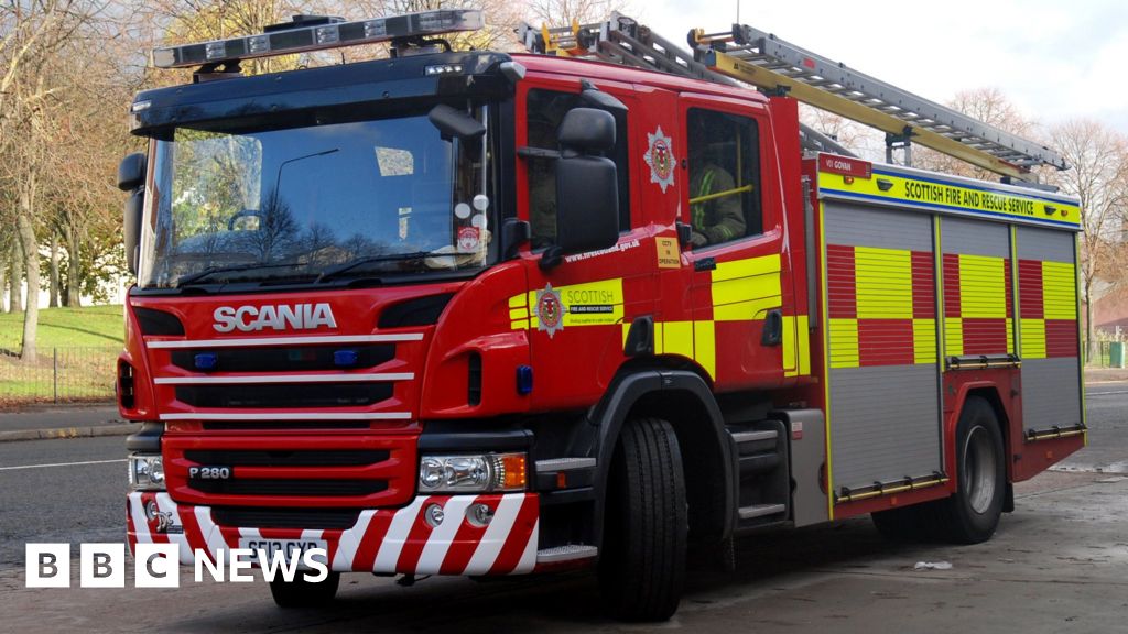 House in Airdrie set on fire with occupants inside - BBC News
