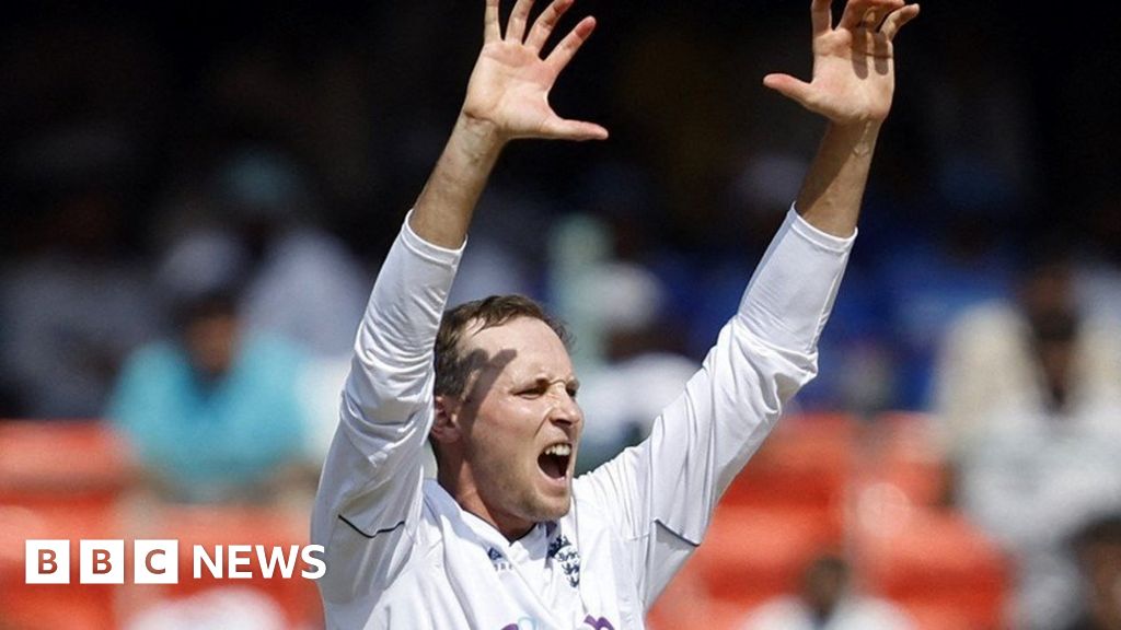 Tom Hartley: Cricketer's mum stunned by Test debut - BBC News