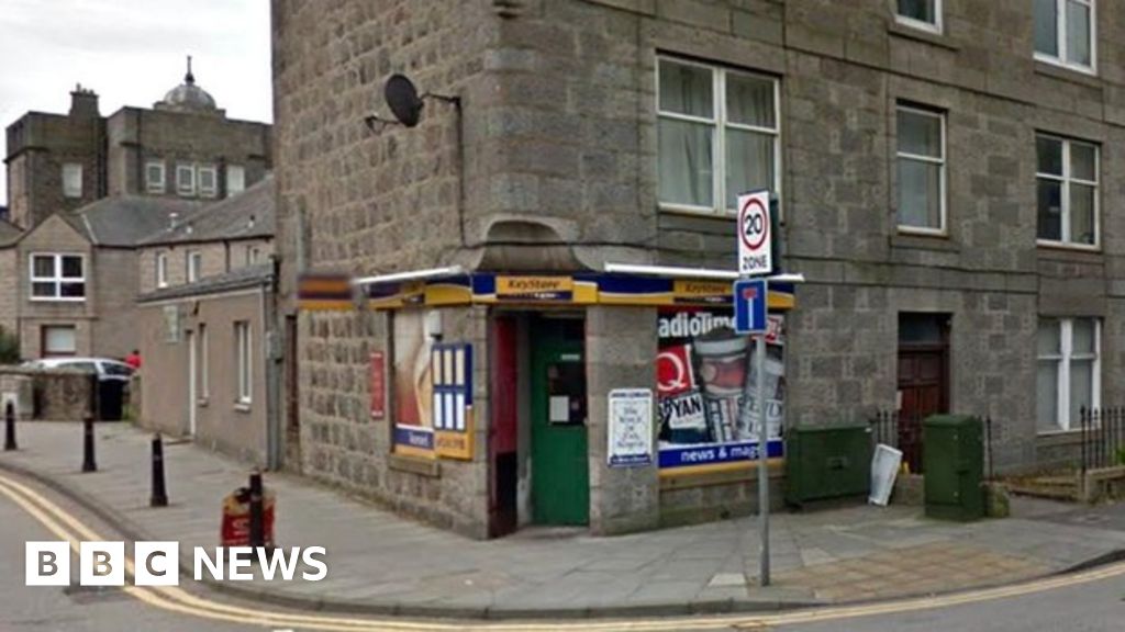 Three charged over Aberdeen shop theft - BBC News