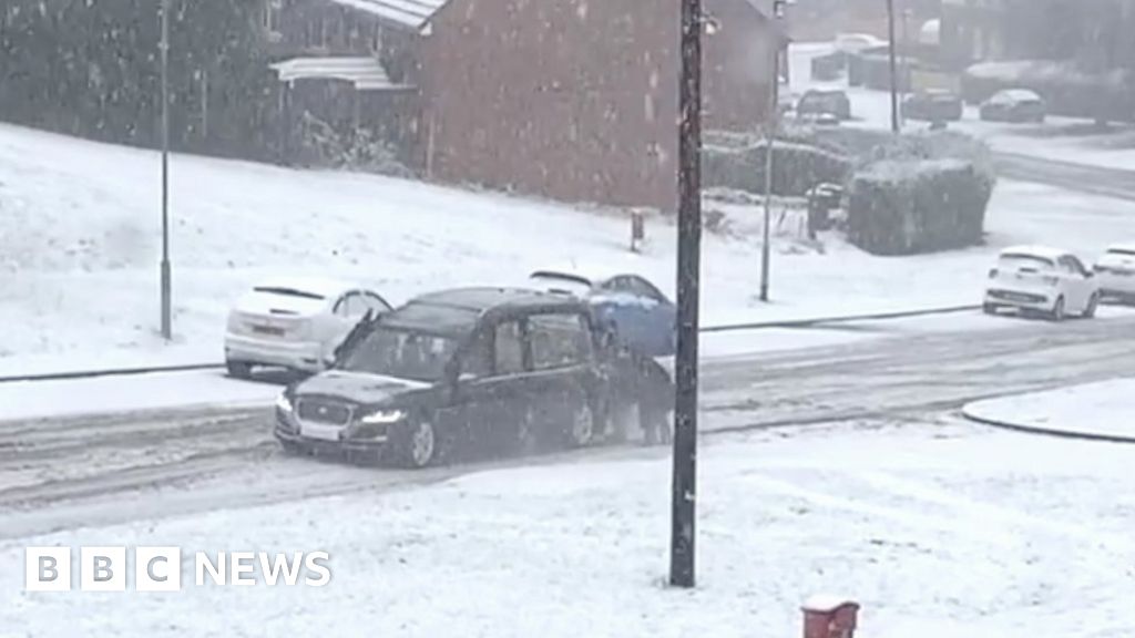 Snowbound Rotherham hearse rescued by 'amazing' community - BBC News