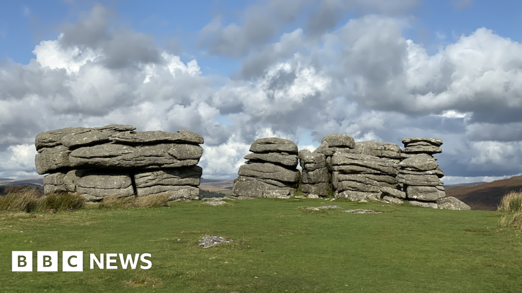 Body-worn cameras for Dartmoor rangers set to stay - BBC News