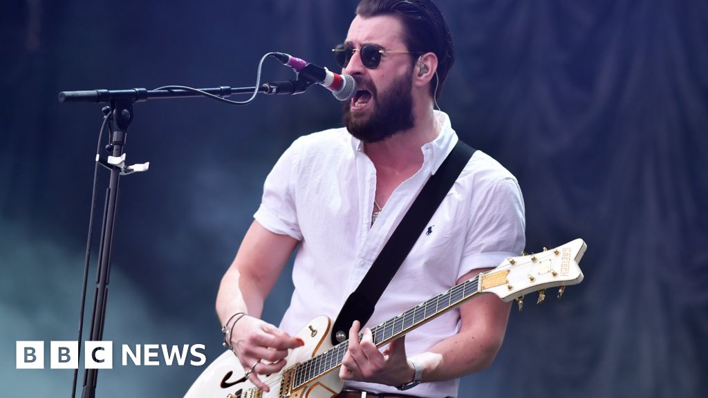 Music News round-up: Bottled off stage - BBC News