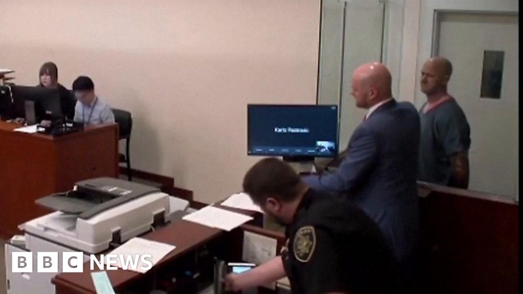 Alaska Airlines pilot pleads not guilty after incident - BBC News