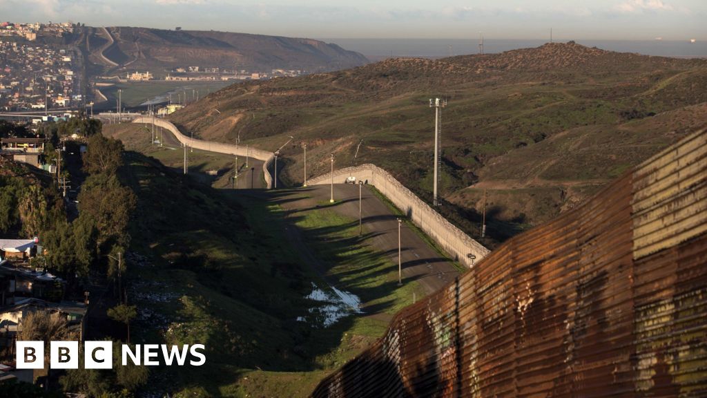Trump orders wall to be built on Mexico border - BBC News