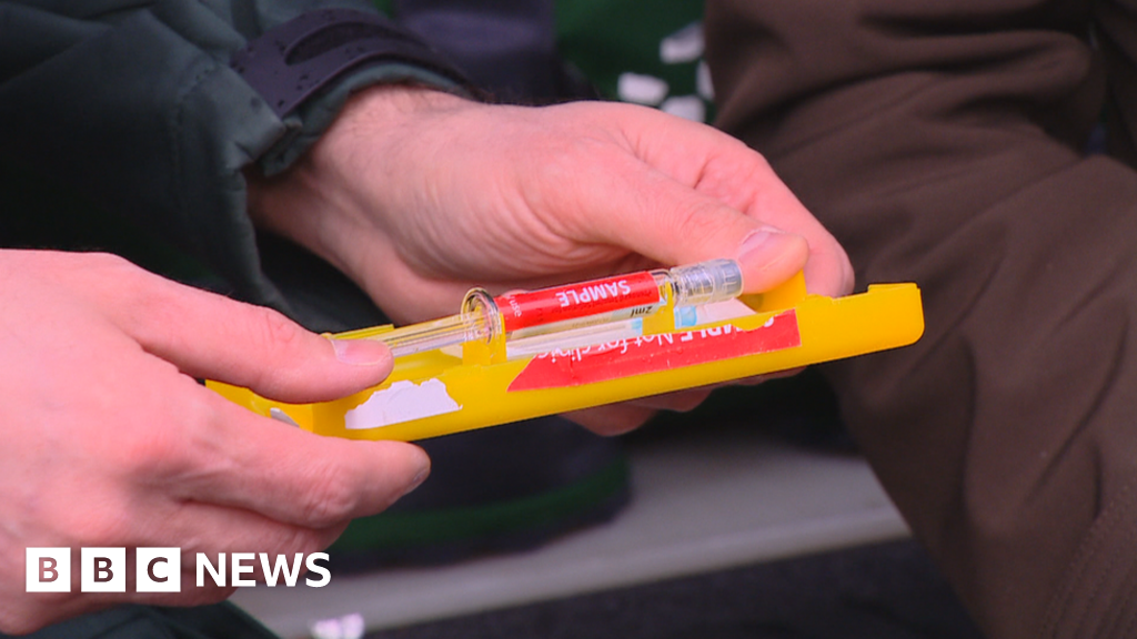 Spray for overdosed drug addicts trialled by North Wales Police - BBC News