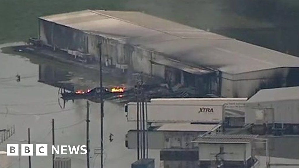 Houston flood: Arkema chemical plant fears - BBC News