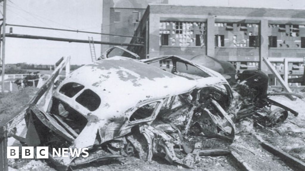 Luton's Vauxhall bombing raid recalled - BBC News
