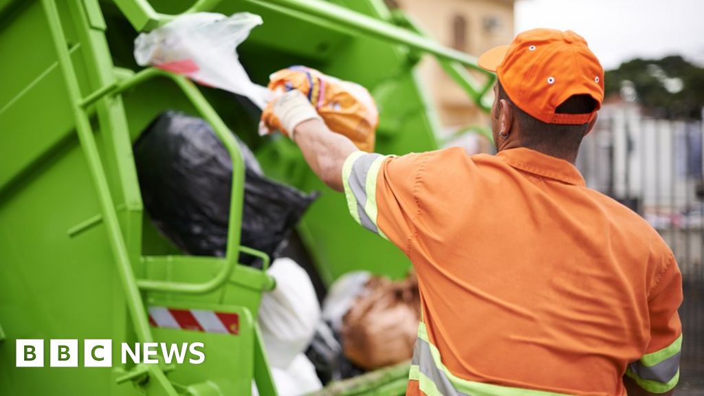 South Holland District Council hikes wages in bid to keep bin lorry ...