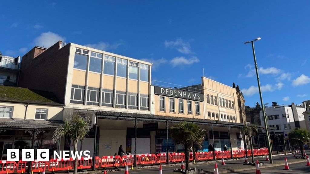 Second phase of Torquay Strand project under way - BBC News