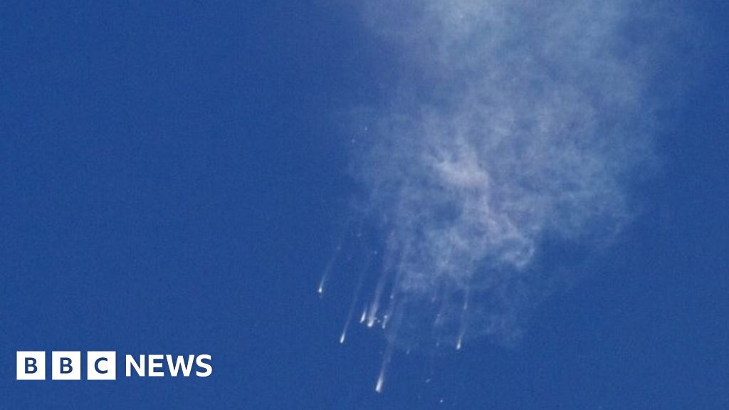 SpaceX explodes and disintegrates after launch - BBC News
