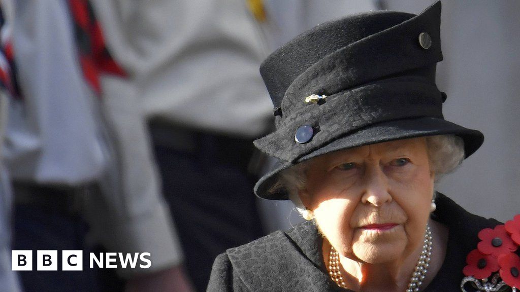 The Queen leads Cenotaph commemorations on Remembrance Sunday - BBC News