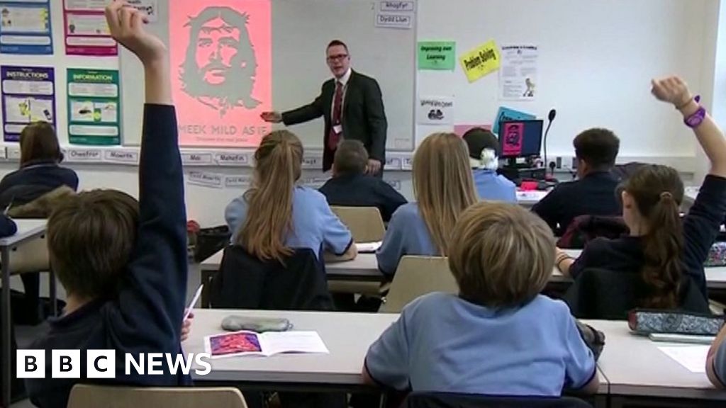 Heads discuss teaching of religious education - BBC News