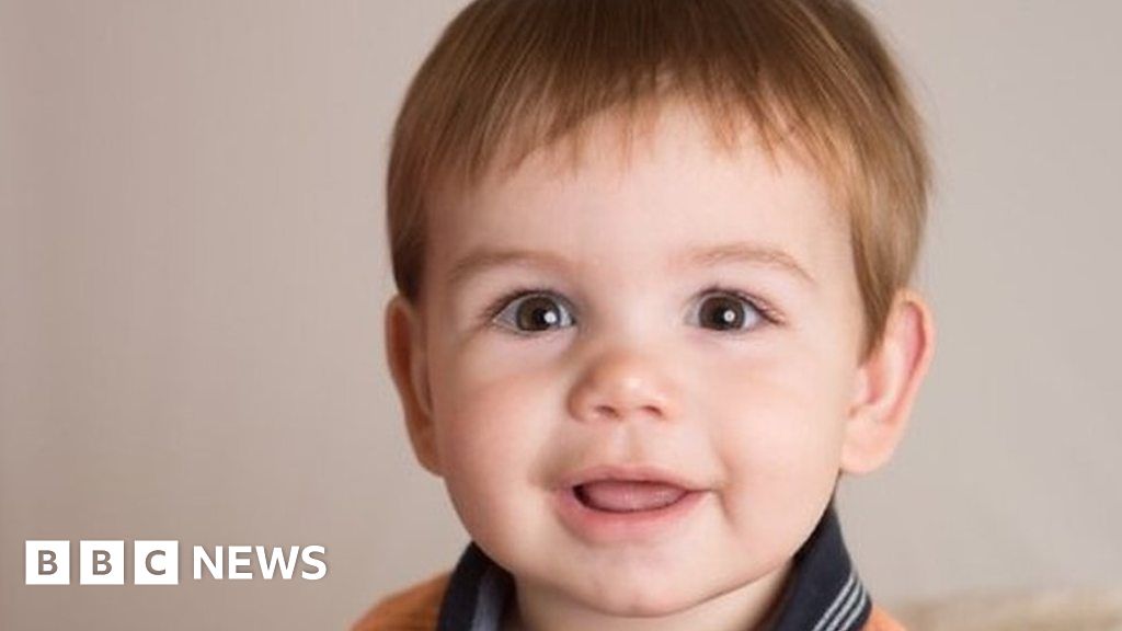 William Mead: Emotional plea from sepsis death mum - BBC News