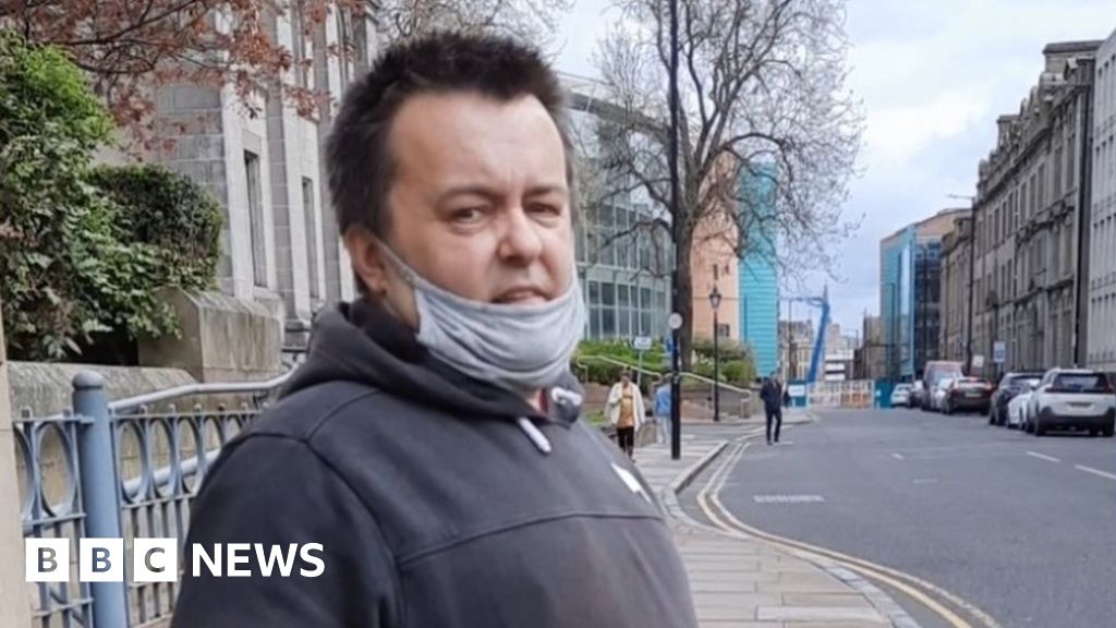 Forfar man duped into messaging 'teen' by vigilante group - BBC News