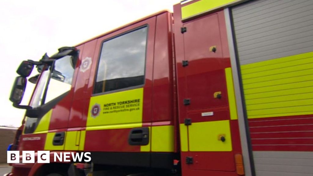 North Yorkshire fire crews to be balloted over new vehicles - BBC News