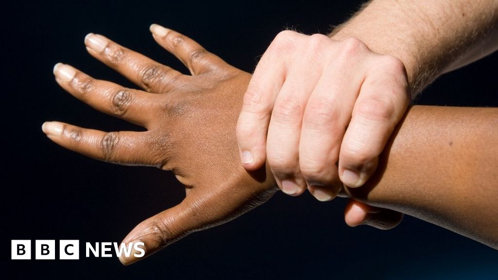 Domestic abuse: NI charity develops app to track incidents - BBC News