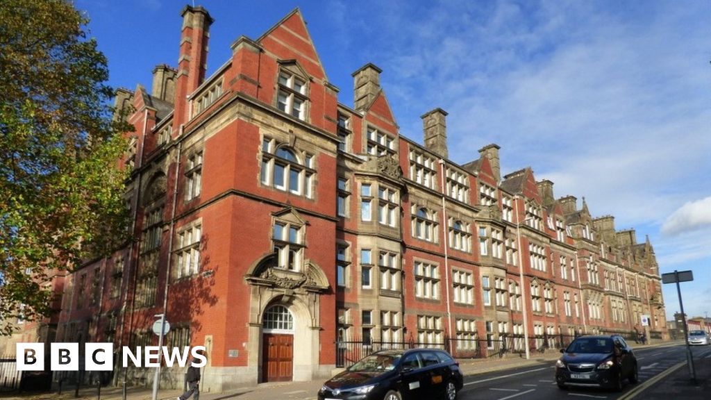 Lancashire devolution: Councillor wants deal to secure funds - BBC News