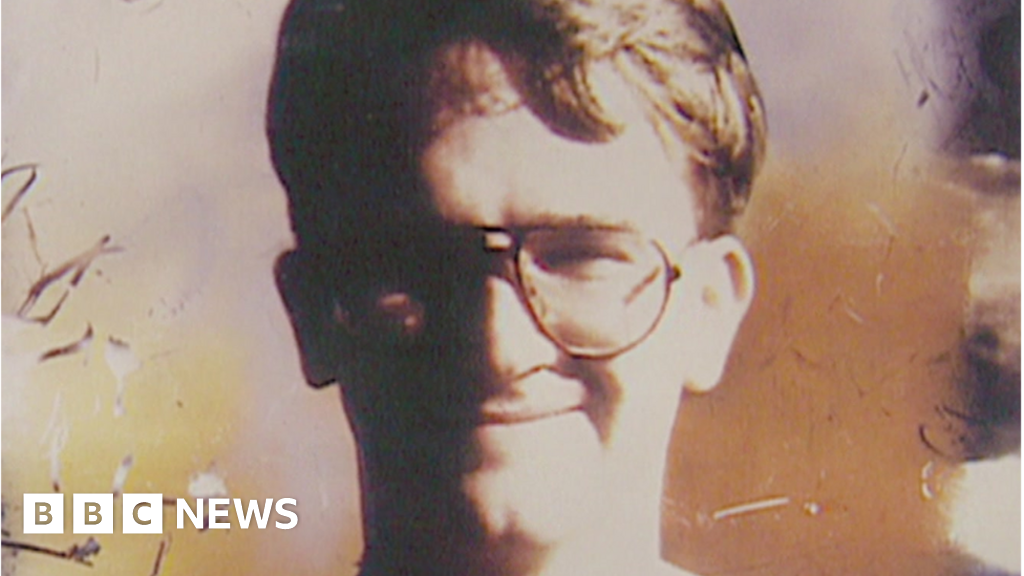 Appeal launched over 1993 Stockport double murder shooting - BBC News