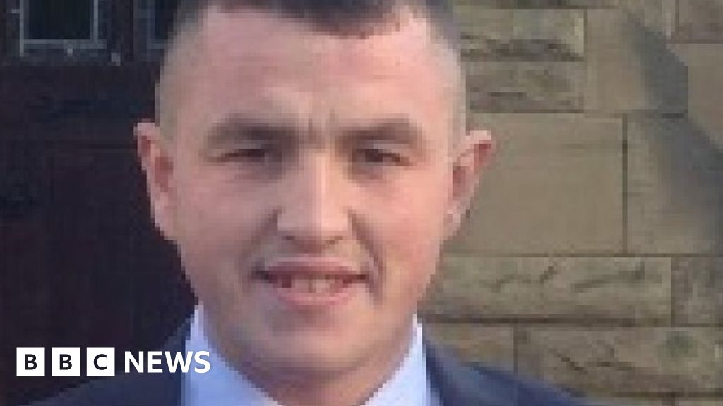 Craig Eade death: Murder charge after body found in wheelie bin - BBC News