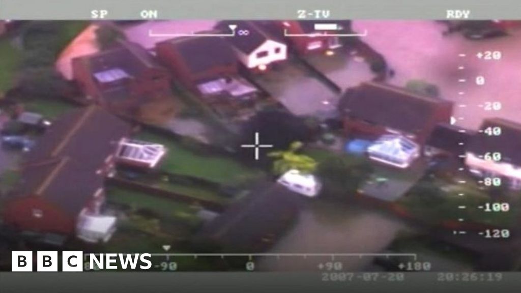 999 services 'struggled' with 2007 flood - BBC News