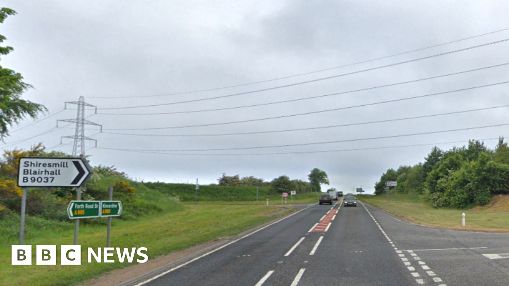 Two men injured in two-vehicle crash on A985 in Fife - BBC News