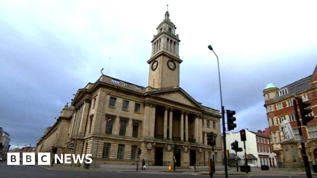 Hull council tax and housing rents to rise by 3% - BBC News