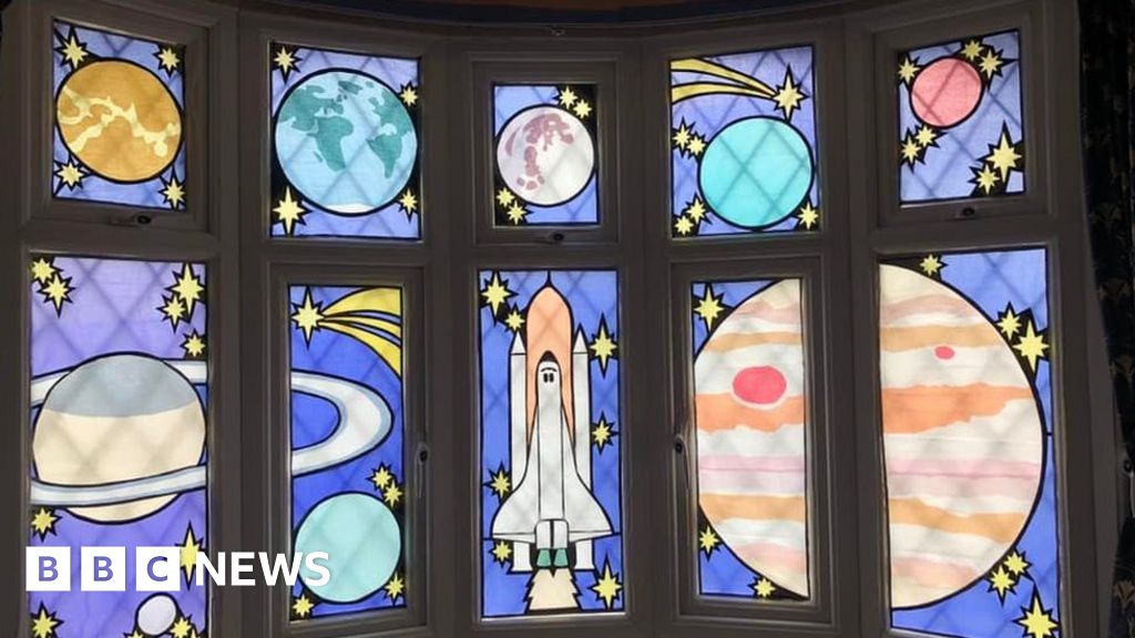 Window Wanderland: Art returns to homes in Coventry - BBC News