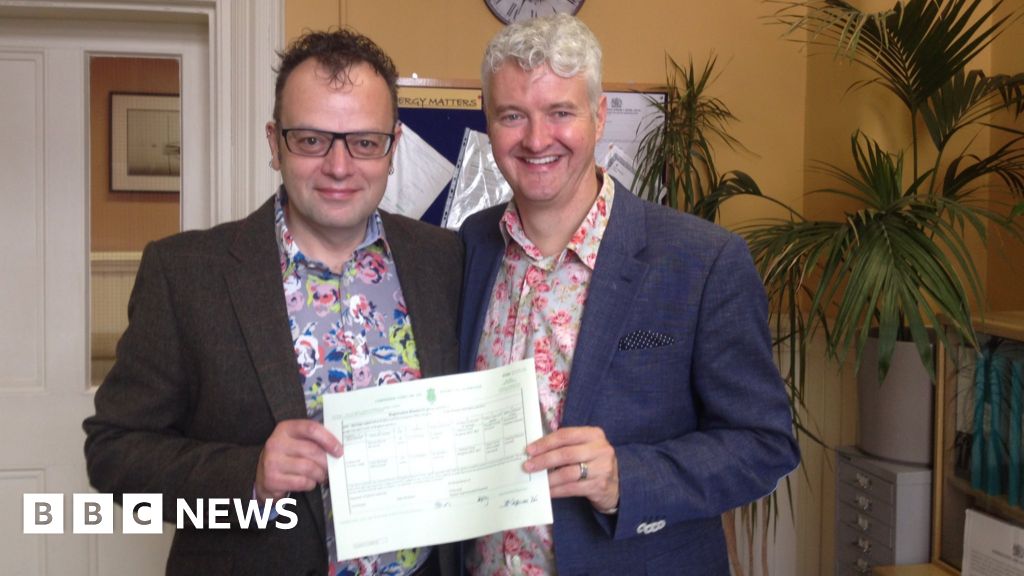 Brighton register office marries 500 civil union couples - BBC News