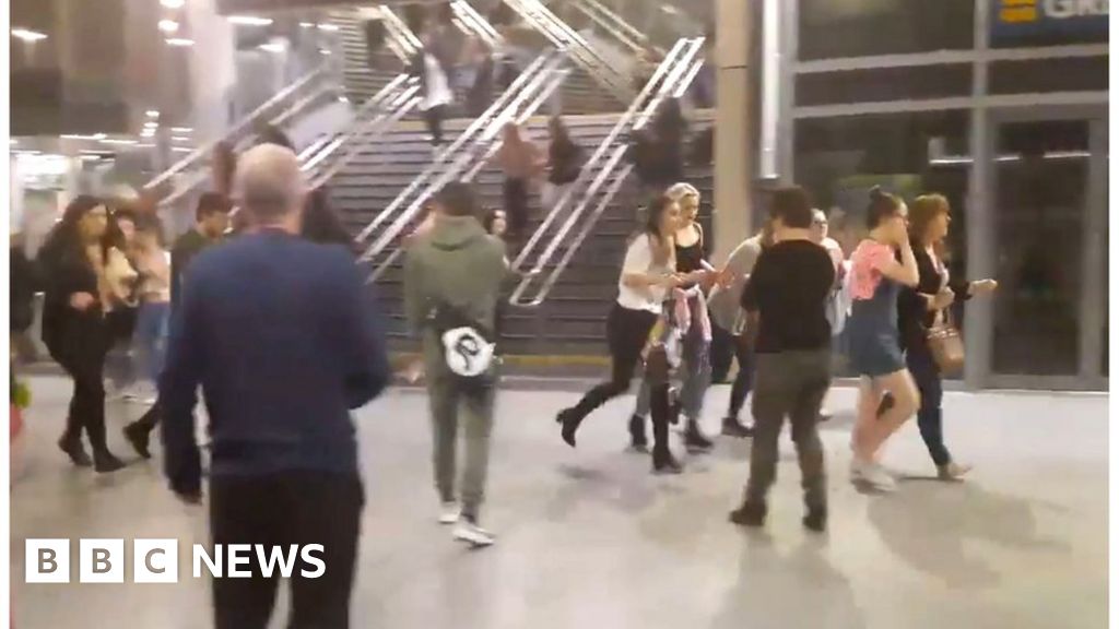 Manchester Arena attack: Eyewitnesses describe blast horror - BBC News