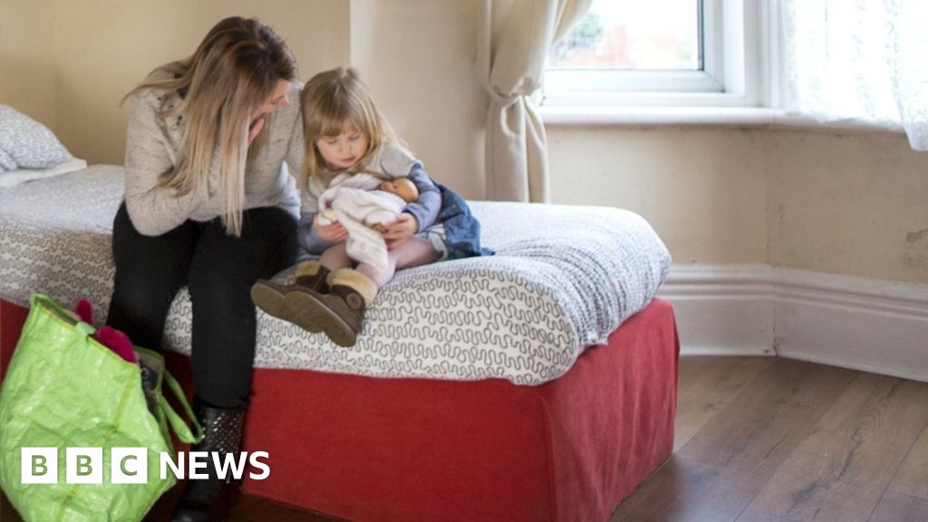Homelessness: Rise in households in temporary accommodation - BBC News