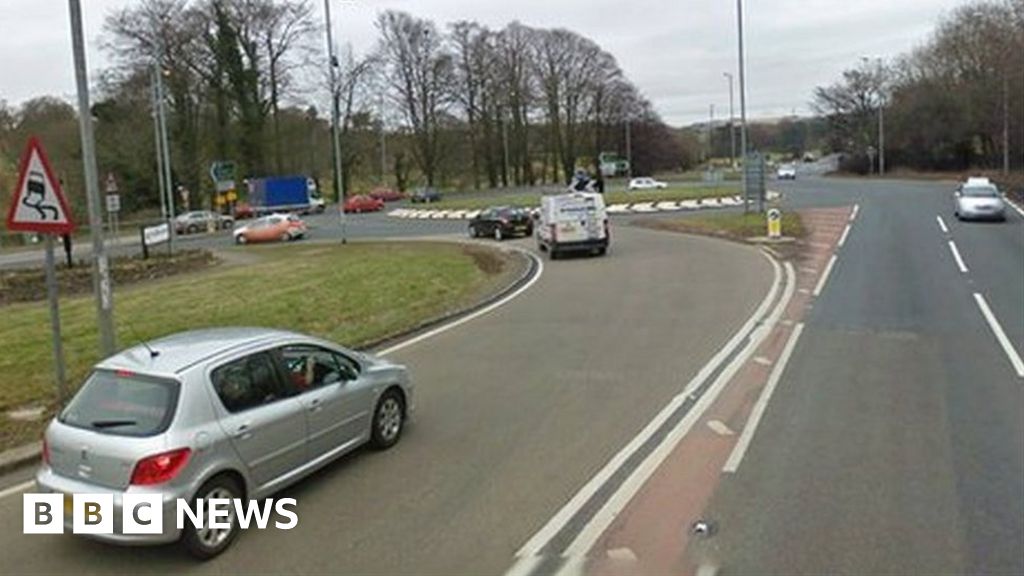 'Clarity' call over A417 Air Balloon roundabout funding - BBC News
