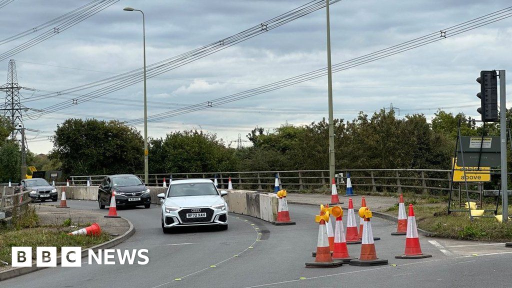 Botley Interchange roadworks finish early after months of delays - BBC News