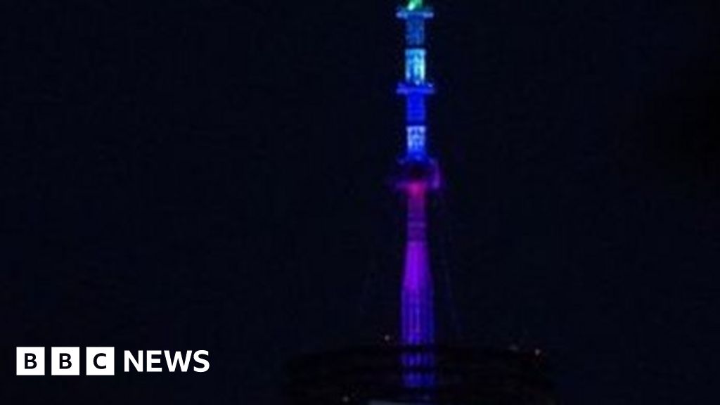 Landmarks light up for victims - BBC News