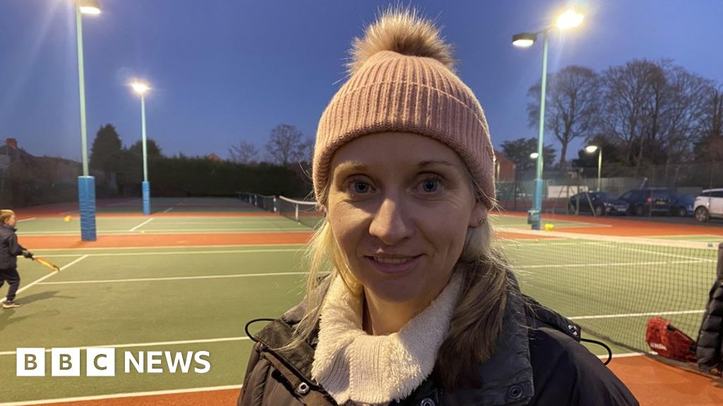 Cardiff: Whitchurch tennis club faces closure - BBC News