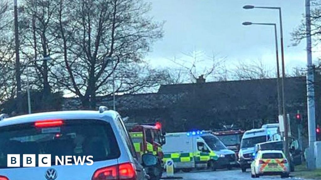 Woman, 91, critical after crash in Aberdeen - BBC News