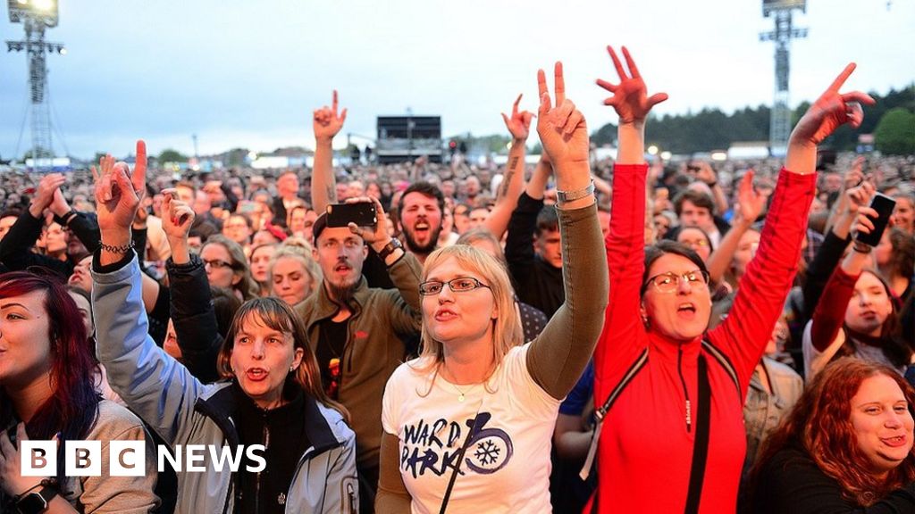 Music tourism 'generates £90m' for Northern Ireland in 2018 - BBC News