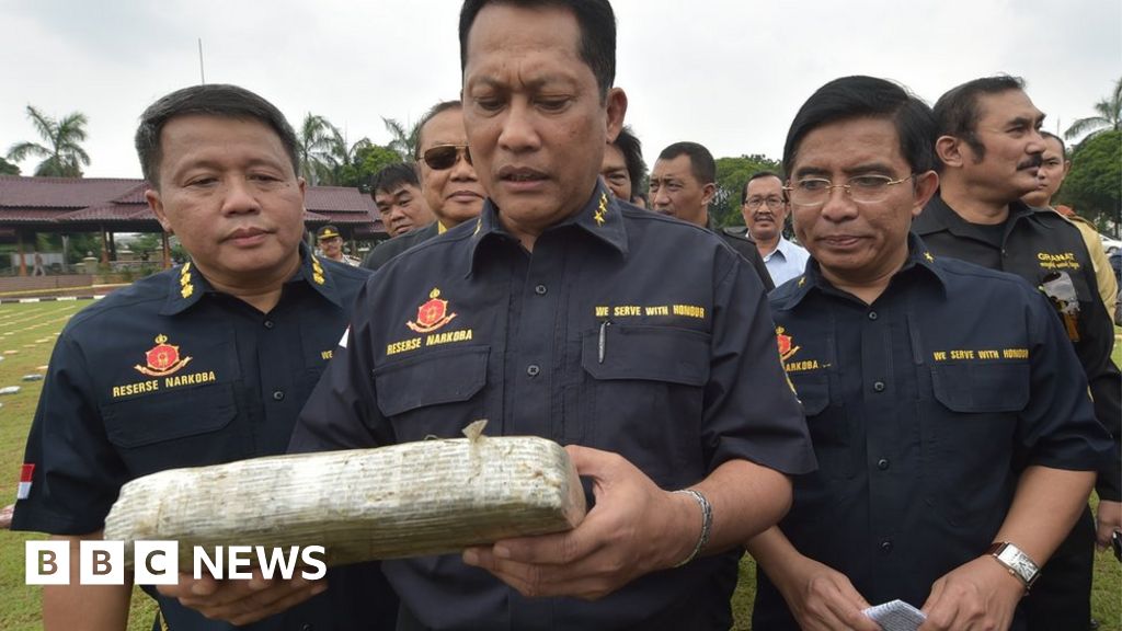Indonesia drug chief calls for Philippine-style crackdown - BBC News
