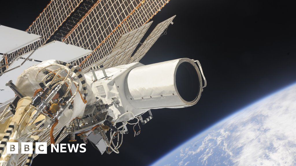 Urthecast video cameras to circle globe - BBC News