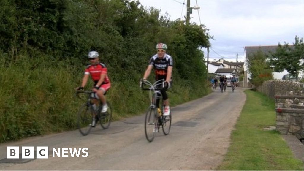 Paralympian Simon Richardson 'terrified' about first bike ride - BBC News