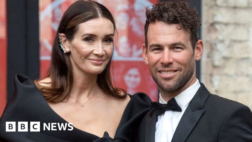Mark Cavendish left 'very distressed' by Essex knifepoint robbery - BBC ...
